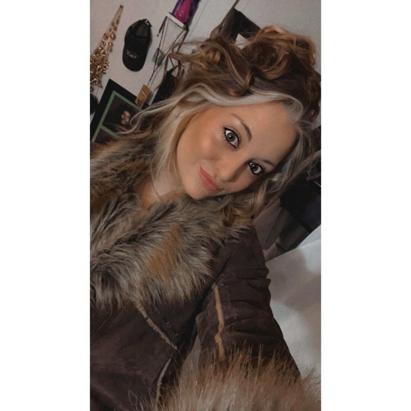 Elizabeth Backus (@lizzybackus) | Snapchat Stories, Spotlight & Lenses