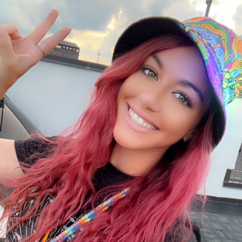 Lesley Ray (@lmfr222) | Snapchat Stories, Spotlight & Lenses