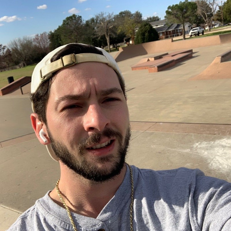 Logan H 🚘(@logan_cordoba) | เรื่องราว Snapchat ตลอดจน Spotlight และเลนส์