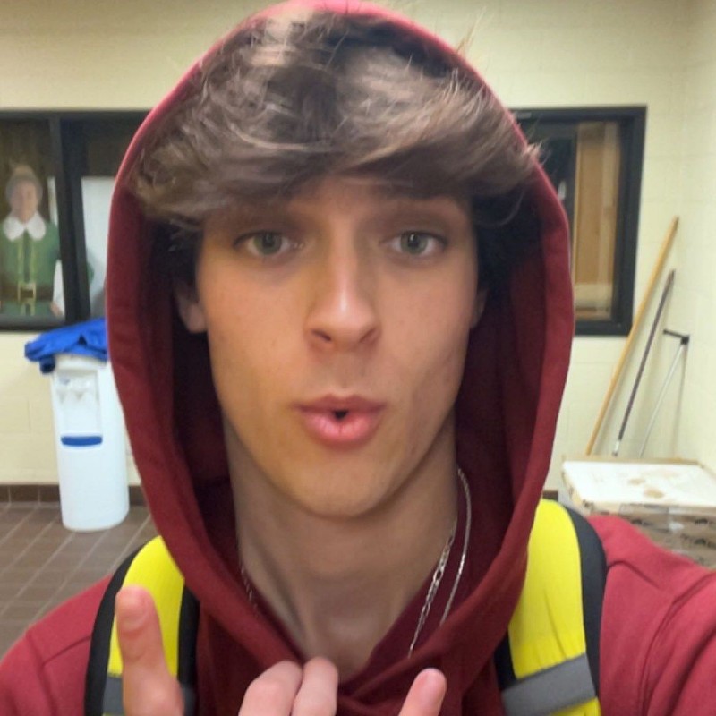 logan sharp(@logansharp.5) | เรื่องราว Snapchat ตลอดจน Spotlight และเลนส์