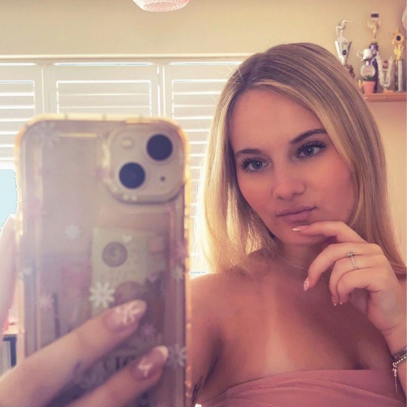 lola🌷 (@lolarai20) | Snapchat Stories, Spotlight & Lenses