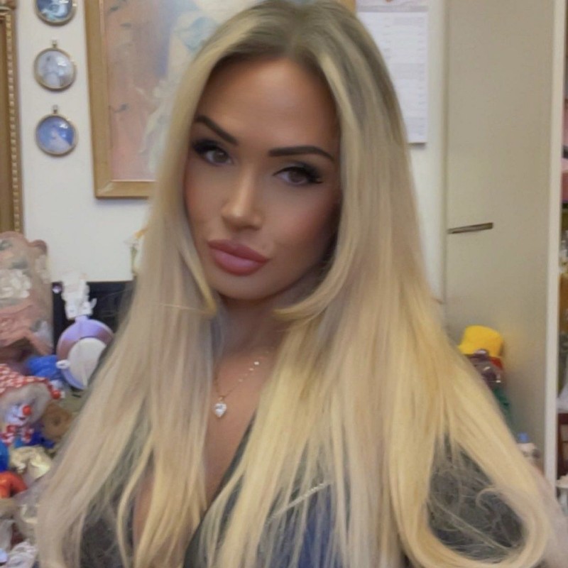 Lora (@lorawalker2) | Snapchat Stories, Spotlight & Lenses