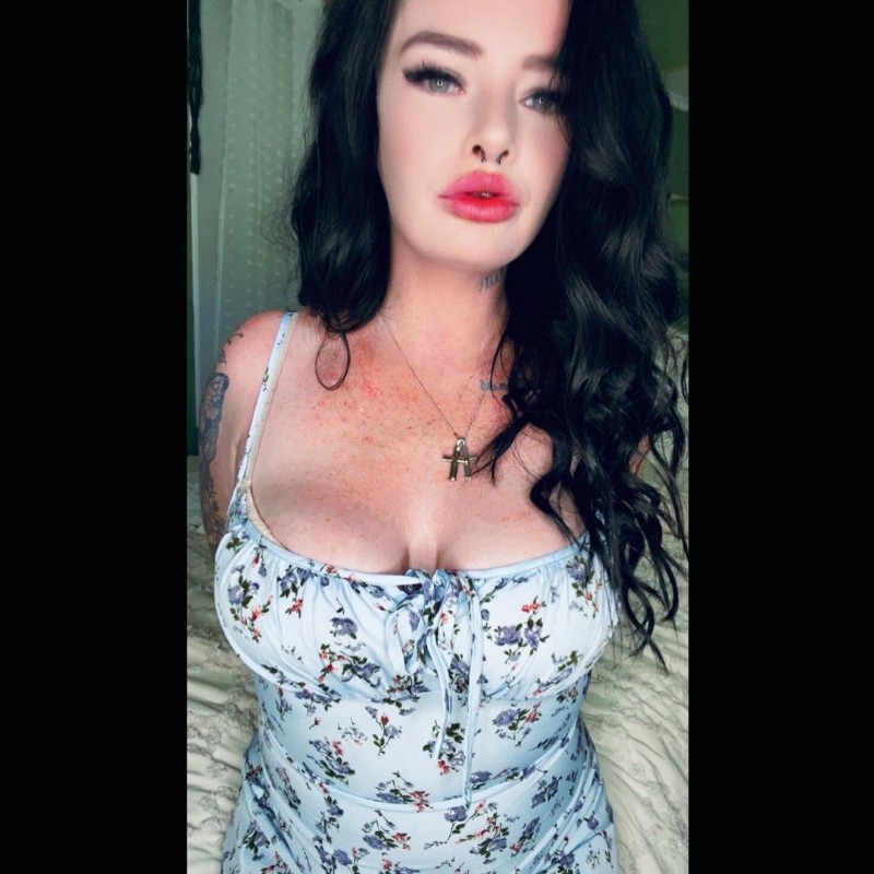 Tara J Baskin (@lostgirlboss) | Snapchat Stories, Spotlight & Lenses
