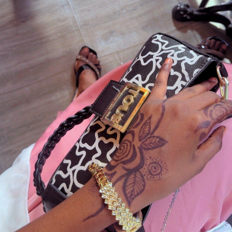 Loubn’S 🇷🇴 (@loubna_quee2021) | Snapchat Stories, Spotlight & Lenses