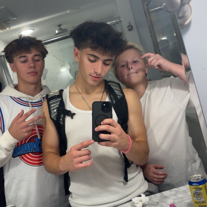 Luke Michael (@lukemichael2) | Snapchat Stories, Spotlight & Lenses