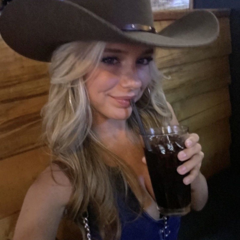 Maggie Gunner (@maggiegun21) | Snapchat Stories, Spotlight & Lenses