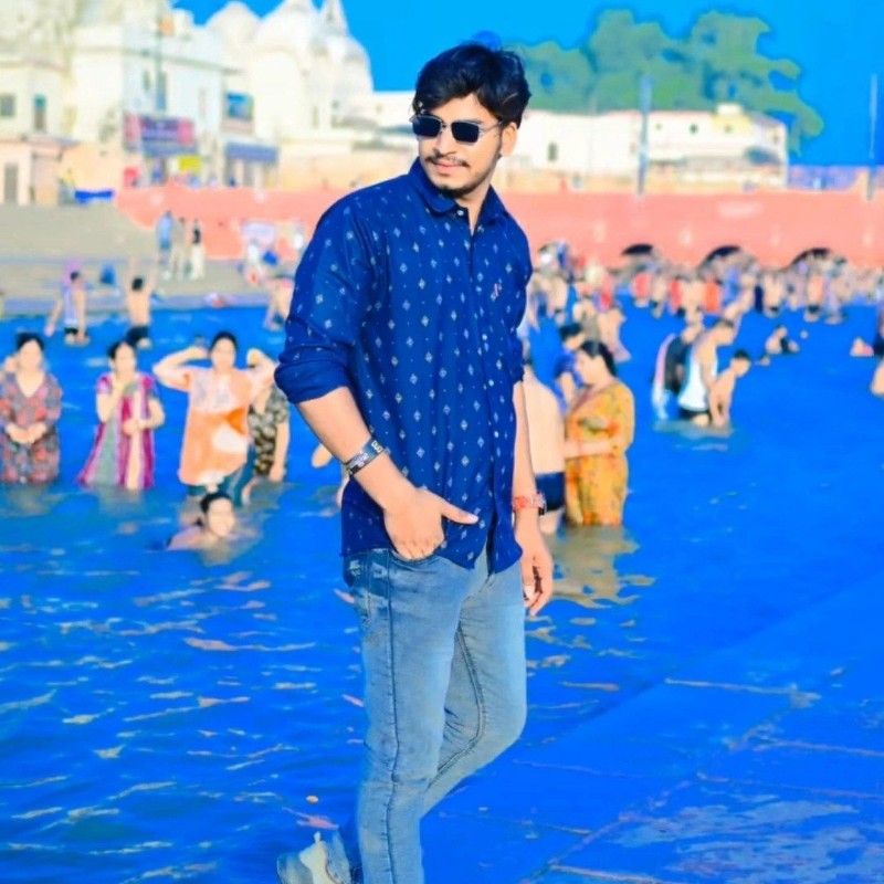 Pandit Shashank (@mahakal_5024) | Snapchat-Stories, Spotlight och linser
