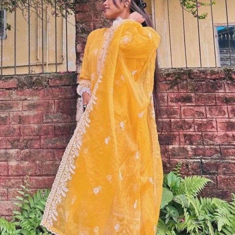 Bipanshika Saikia (@maineeeee20) | Snapchat Stories, Spotlight & Lenses