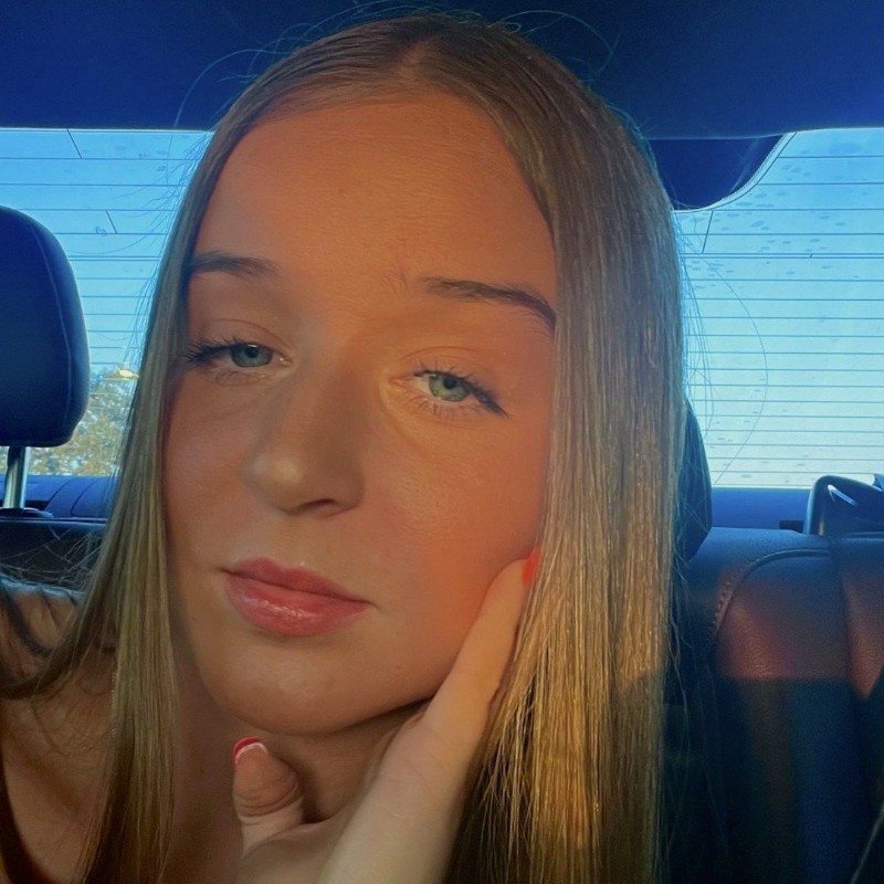 Mal Webb Mallorypwebb Snapchat Stories Spotlight And Lenses