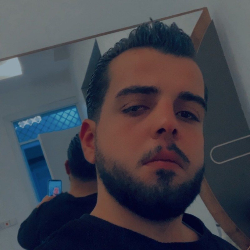 {Ahmad__ Kanabi} (@mama_resha51) | Snapchat Stories, Spotlight & Lenses