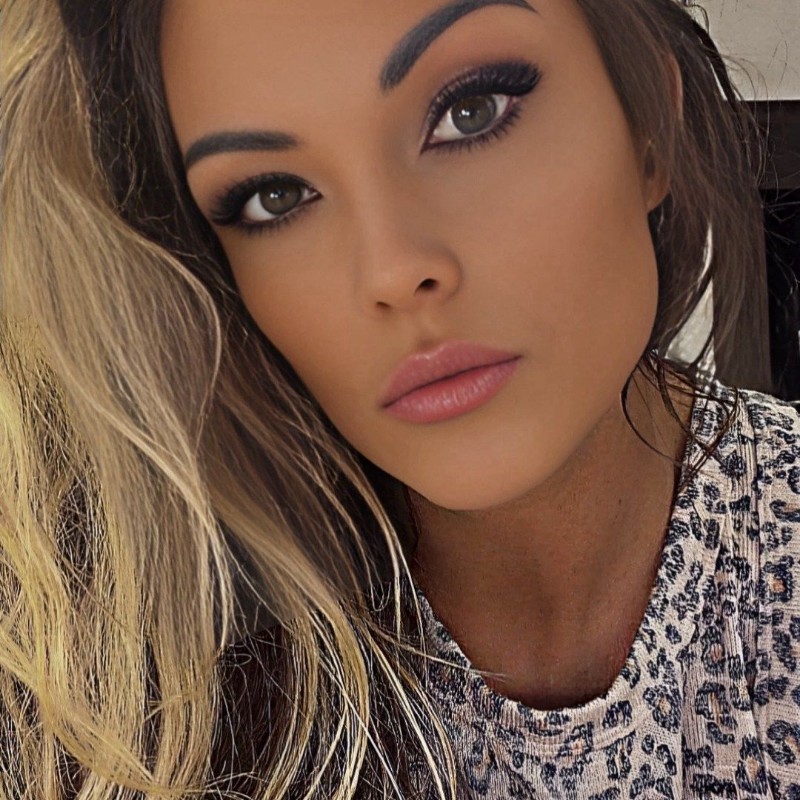 Amanda Lynne (@mandilynne82) | Snapchat Stories, Spotlight & Lenses