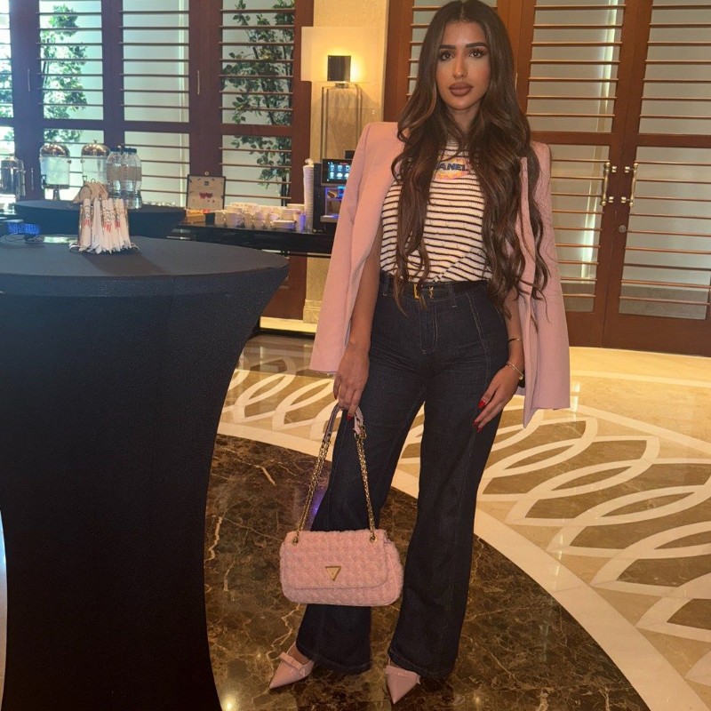 Mimi 👑 (@manol.mimi) | Snapchat Stories, Spotlight & Lenses