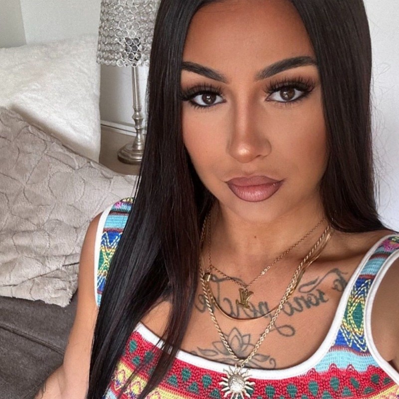 𝓜𝓪𝓷🦋 (@manon-doze) | Snapchat Stories, Spotlight & Lenses