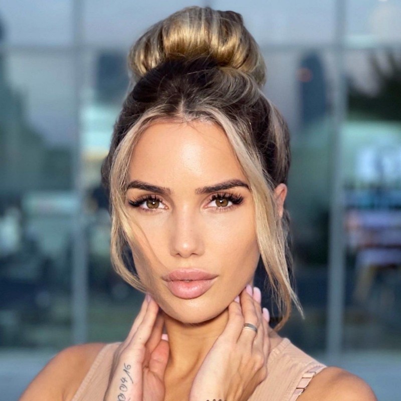 Manon Marsault (@manonmarsault) | Snapchat Stories, Spotlight & Lenses