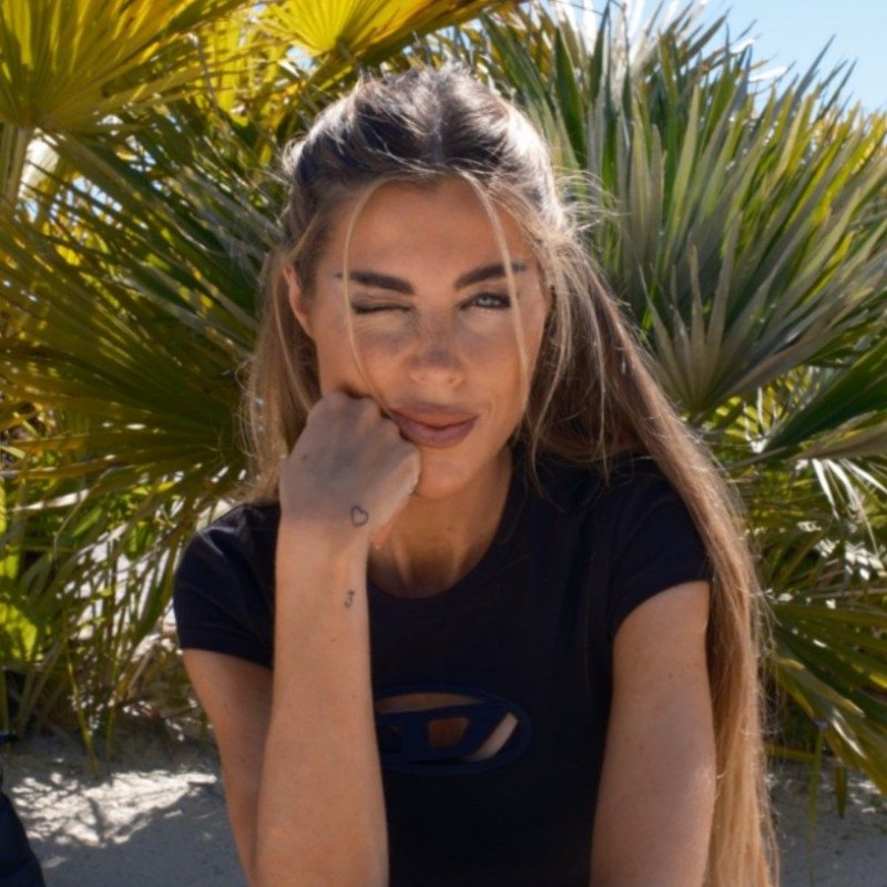 Mariana Bossy (@marianamitas) | Snapchat Stories, Spotlight & Lenses