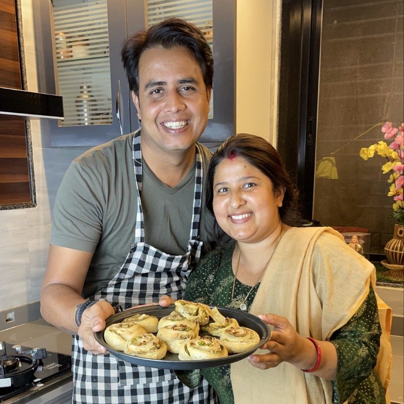 Roshan Mishra (@mastmolakitchen) | Snapchat Stories, Spotlight & Lenses