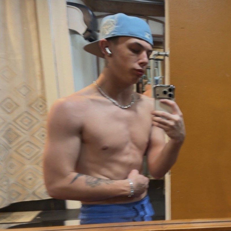 matt (@matt.hall2025) | Snapchat Stories, Spotlight & Lenses