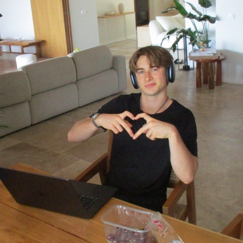 Maurits Neo (@maurits_neo) | Snapchat Stories, Spotlight & Lenses