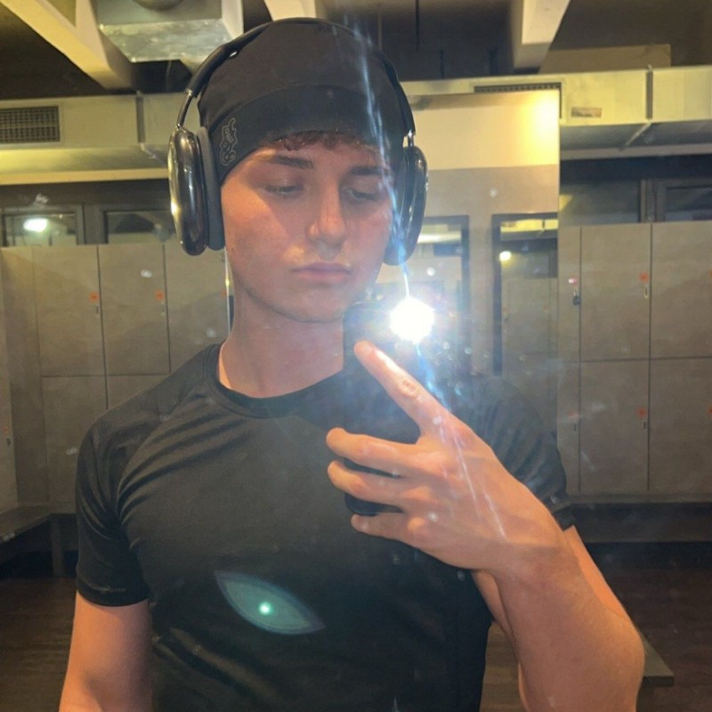 max (@max.0822) | Snapchat Stories, Spotlight & Lenses