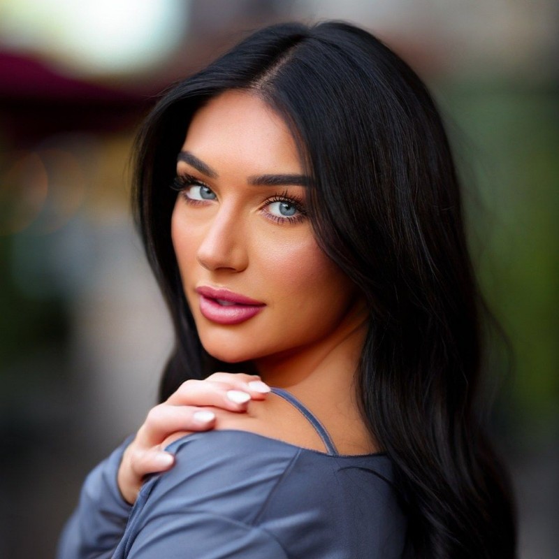 Megan Mullins (@meggmullinss) | Snapchat Stories, Spotlight & Lenses