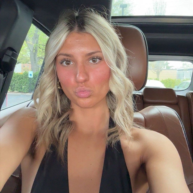 Meghan Bates (@meghanb167) | Snapchat Stories, Spotlight & Lenses