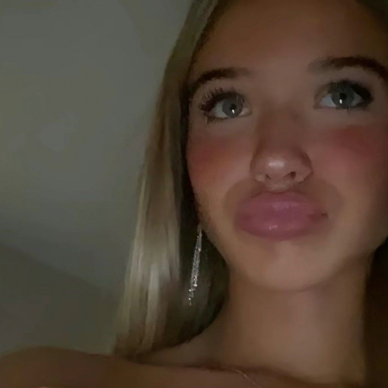 Melania (@melania_4real) | Snapchat Stories, Spotlight & Lenses