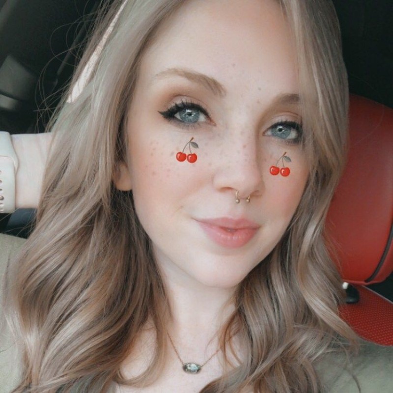 Meleah(@meleahmisfit) | เรื่องราว Snapchat ตลอดจน Spotlight และเลนส์