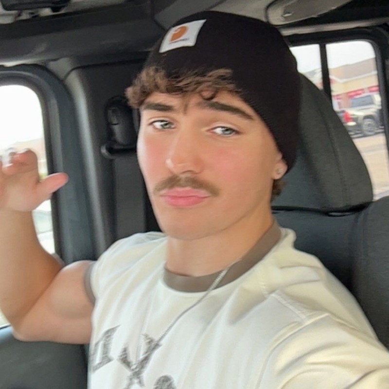 Michael (@michaelholland5) | Snapchat Stories, Spotlight & Lenses