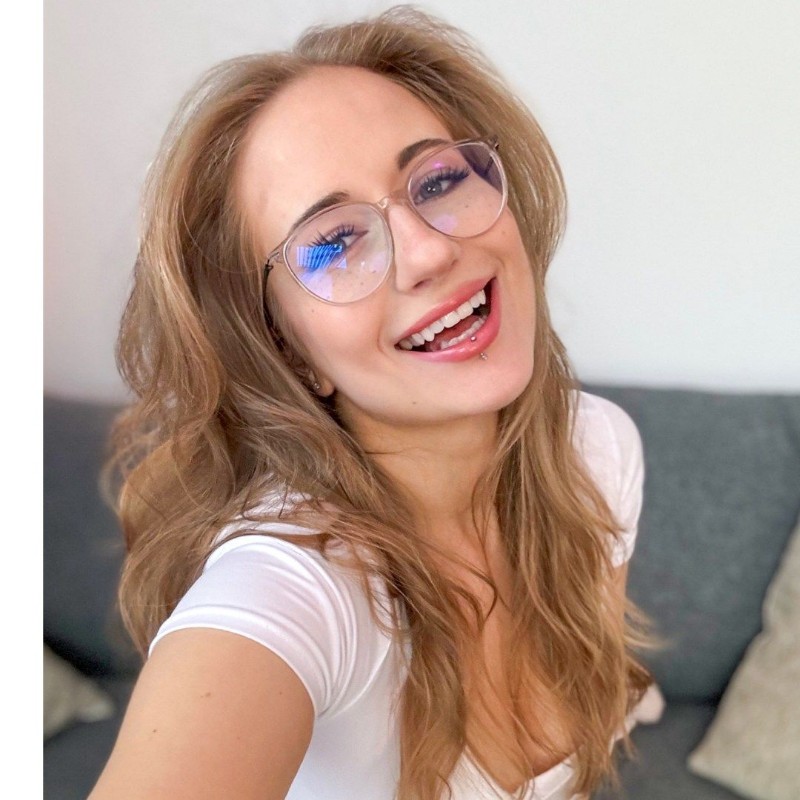 Mika Nox (@mikanox.live) | Snapchat Stories, Spotlight & Lenses