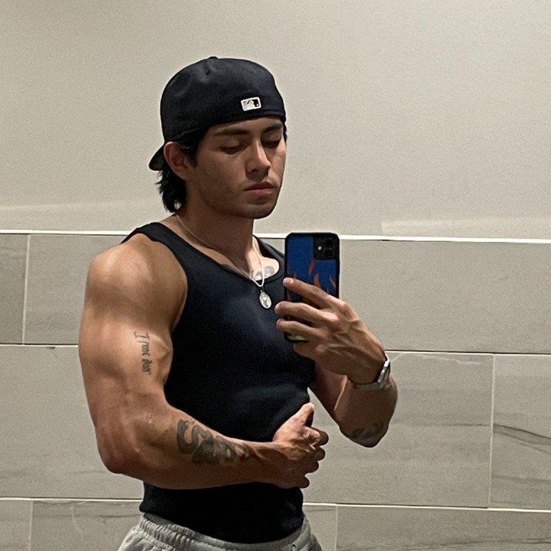 Brandon(@mirabal_brandon) | เรื่องราว Snapchat ตลอดจน Spotlight และเลนส์