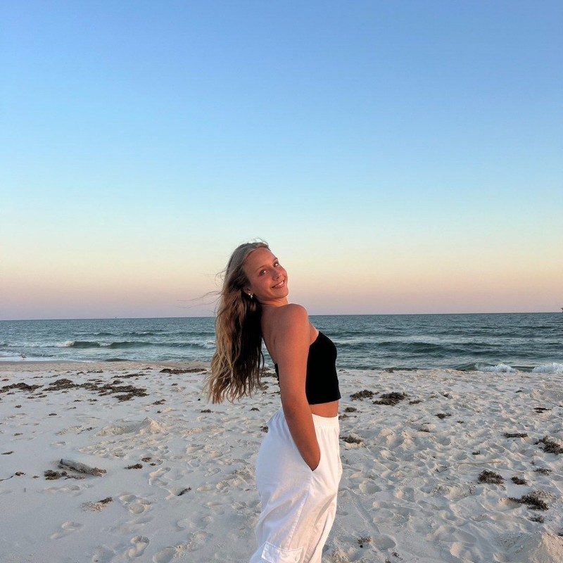 molly mcandrews (@molly_mcandrews) | Snapchat Verhalen, Spotlight en Lenzen