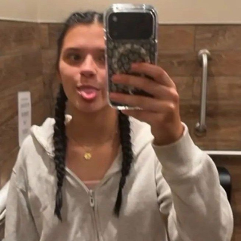 molly noblitt (@mollynoblitttt) | Snapchat Stories, Spotlight & Lenses