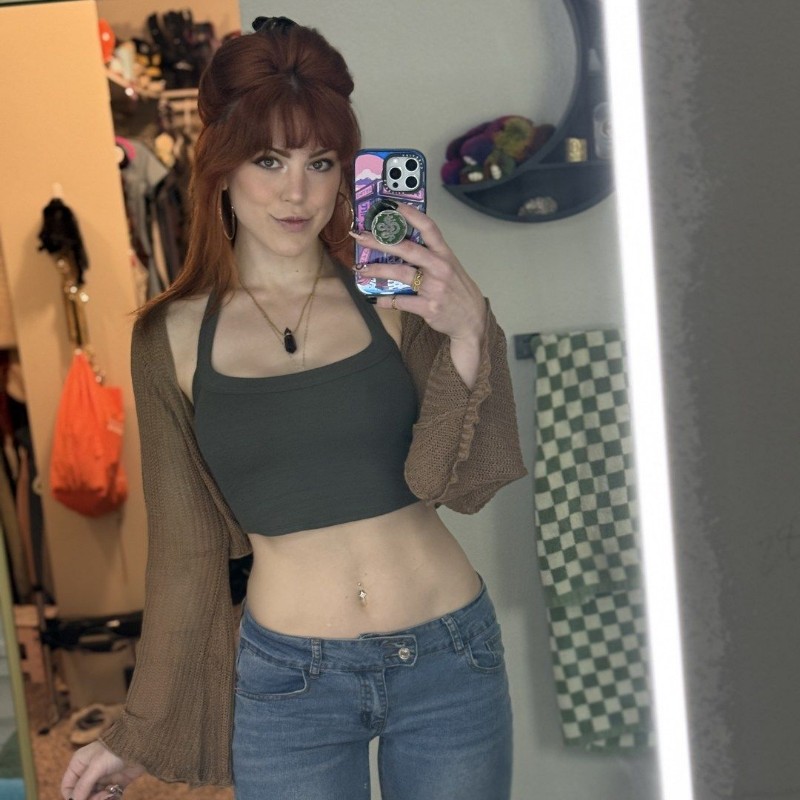 Molly Stewart (@mollysmafia) | Snapchat Stories, Spotlight & Lenses