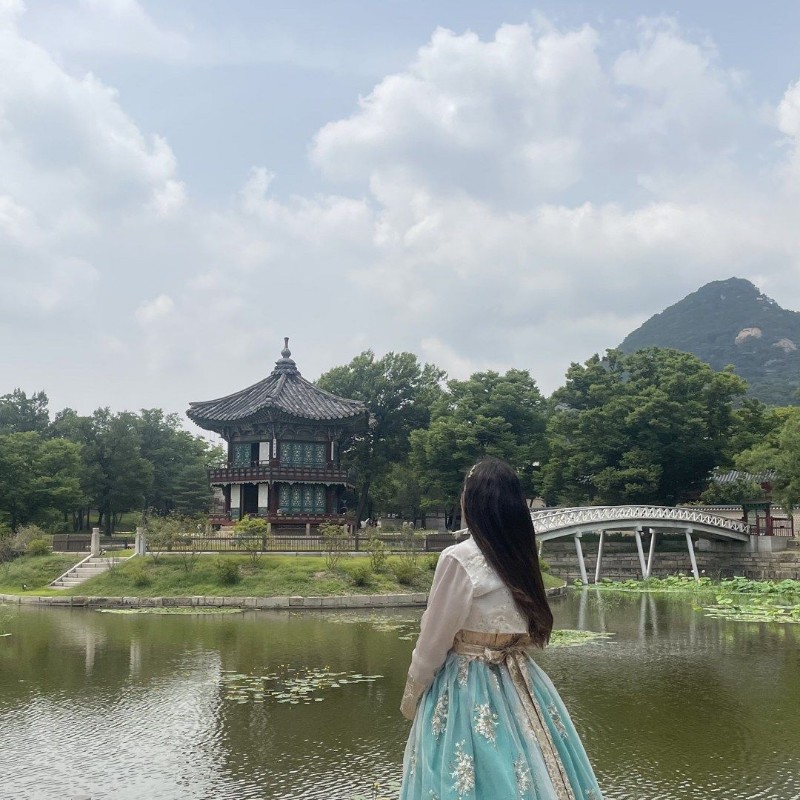 Mounia (@mounia.tl) | Snapchat Stories, Spotlight & Lenses