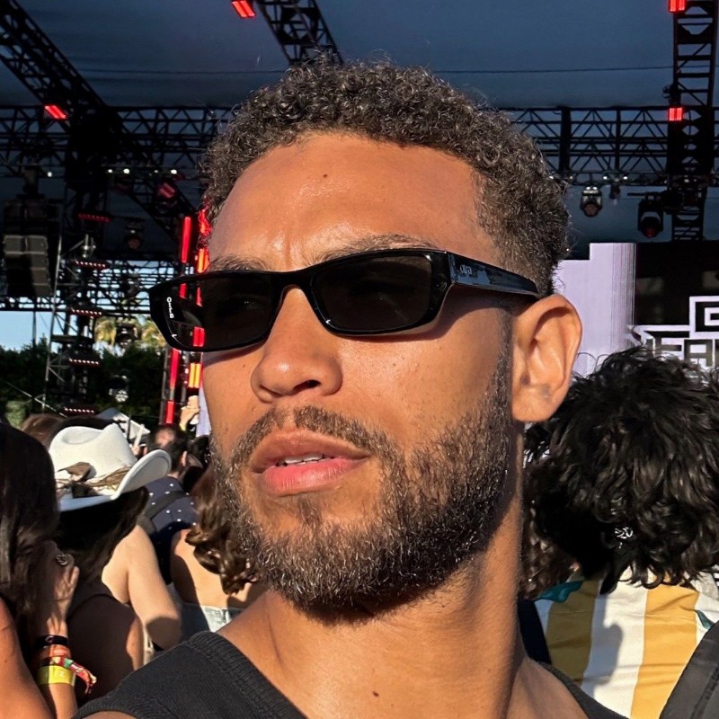 Clinton Moxam (@moxtheman) | Snapchat Stories, Spotlight & Lenses