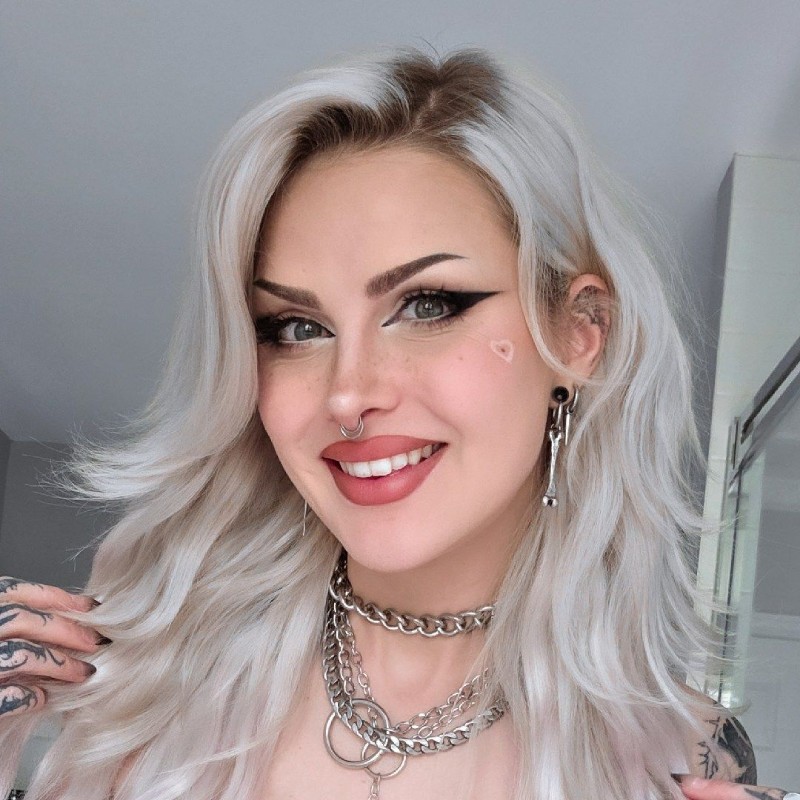 Spookykins (@ms_spookykins) | Snapchat Stories, Spotlight & Lenses