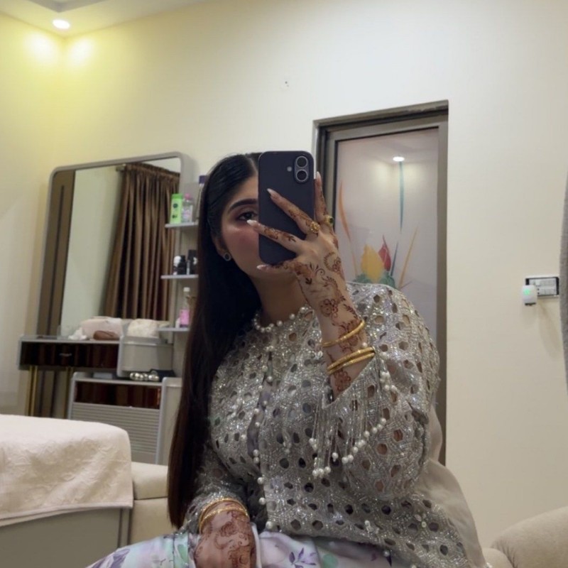 Myra Sheikh (@myrashk21) | Snapchat Stories, Spotlight & Lenses