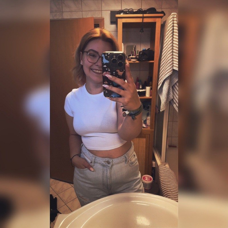 Mel (@mzyx0) | Snapchat Stories, Spotlight & Lenses