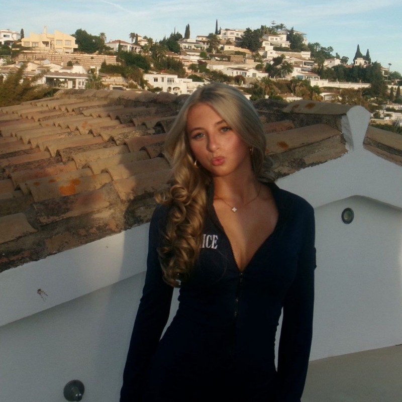 naomi🤍 (@naomixttb) | Snapchat Stories, Spotlight & Lenses