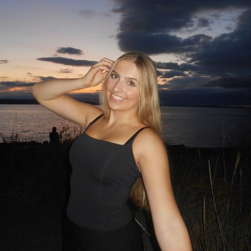 Natalie (@natalie.yanak) | Snapchat Stories, Spotlight & Lenses