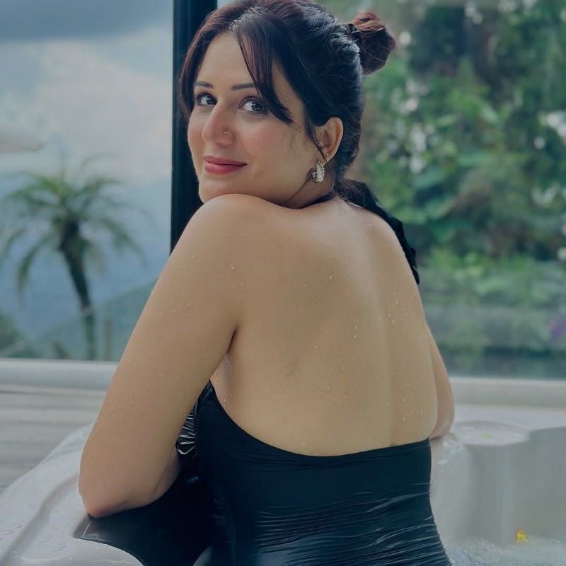 Isha ️‍🔥🇨🇦🇬🇧🇭🇲💋 (@naughtyisha93) | Snapchat Stories, Spotlight & Lenses