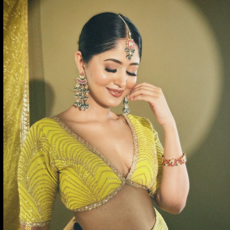 Srilakshmi Navale (@navale11) | Snapchat Stories, Spotlight & Lenses