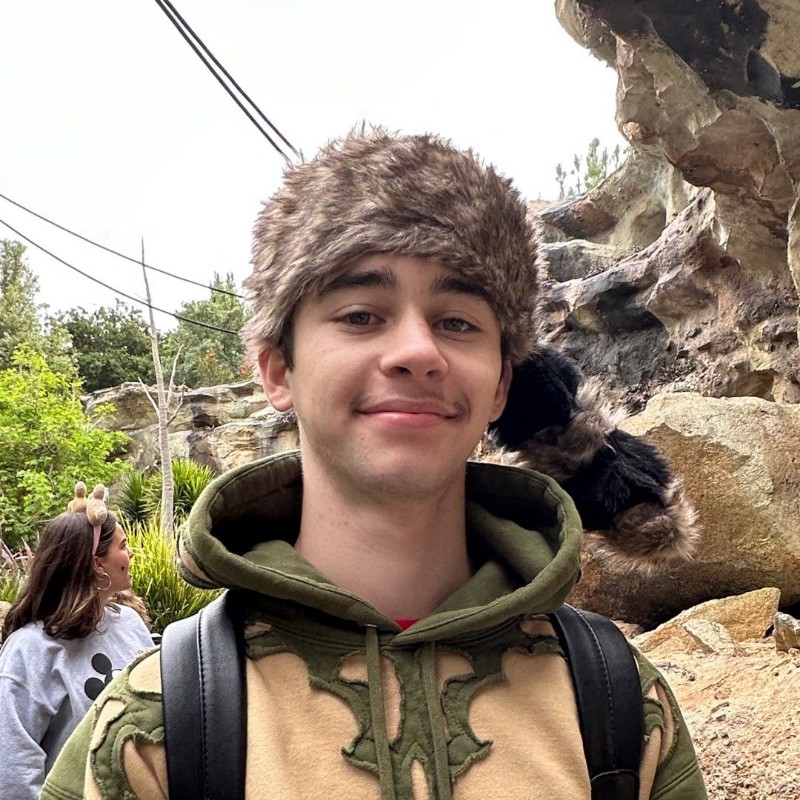 Noah Sweeney (@novhsweeney) | Snapchat Stories, Spotlight & Lenses