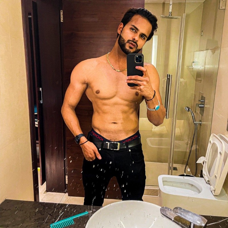 Kabir K (@officialkabir01) | Snapchat Stories, Spotlight & Lenses