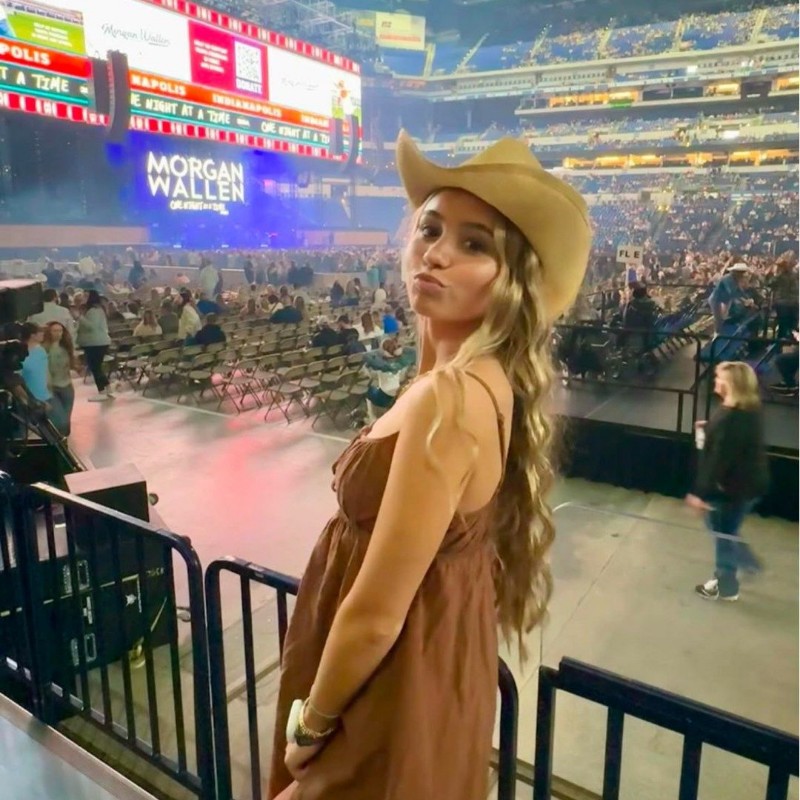 Olivia Greenberry（@ogreenberry） | Snapchatストーリー、スポットライト、レンズ