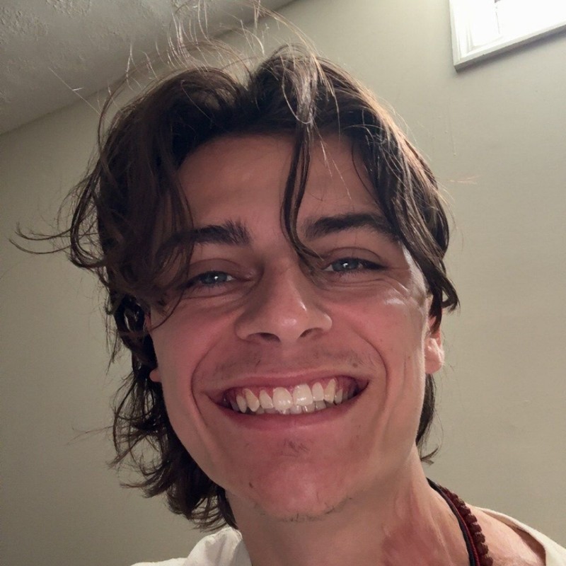 1 Arm (@onearmseeker1) | Snapchat Stories, Spotlight & Lenses