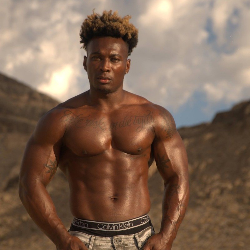 Bulky (@onebulkyboy) | Snapchat Stories, Spotlight & Lenses