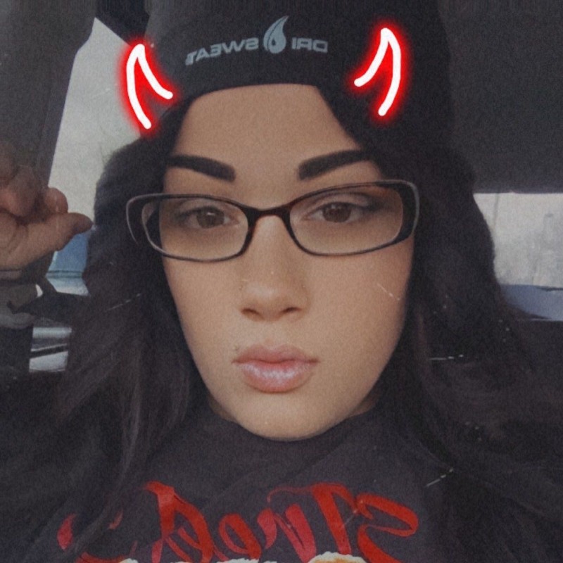 Taina Rivera (@paloma_negra32) | Snapchat Stories, Spotlight & Lenses