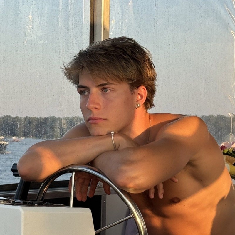 Paul (@paulboehmee) | Snapchat Stories, Spotlight & Lenses