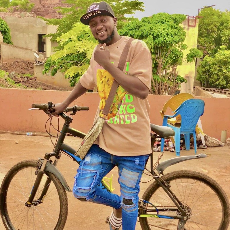 P Cha Officiel (@pcha_officiel) | Snapchat Verhalen, Spotlight en Lenzen